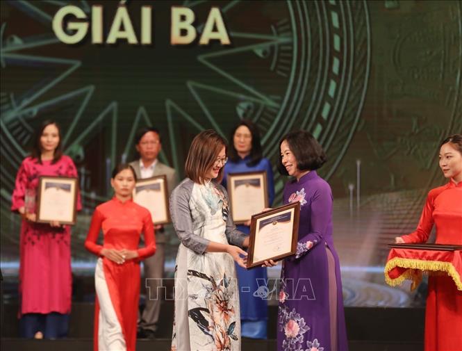 Winners of 8th National External Information Service Awards honored ...