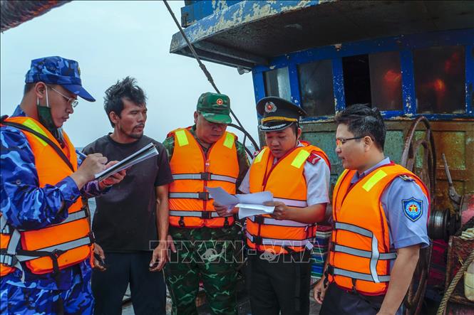 Vietnam, China conduct second joint sea patrol in 2022 - VNA Photos ...