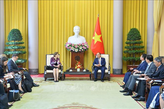 Chủ tịch nước Nguyễn Xuân Phúc tiếp Thống đốc bang Nam Úc Frances ...