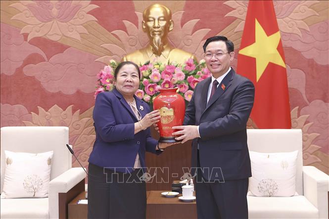 Chủ tịch Quốc hội Vương Đình Huệ tiếp Trưởng Ban Tổ chức Trung ương ...