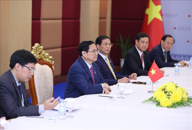 Thủ tướng Phạm Minh Chính gặp Thủ tướng Singapore Lý Hiển Long nên lề ...