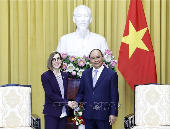 Chủ tịch nước Nguyễn Xuân Phúc tiếp Thống đốc bang Oregon (Hoa Kỳ) Kate ...