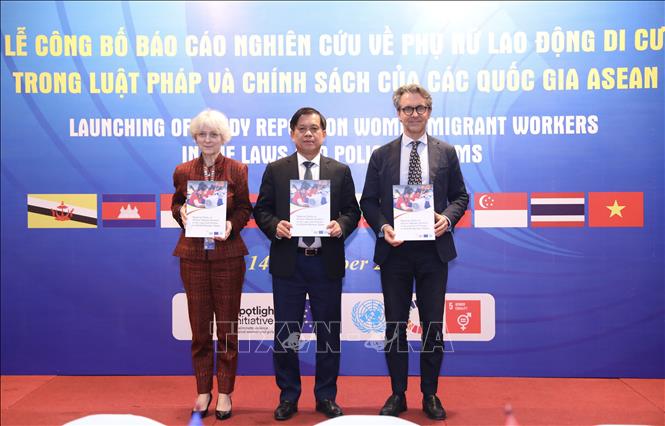 Lễ công bố báo cáo nghiên cứu về phụ nữ lao động di cư trong luật pháp ...