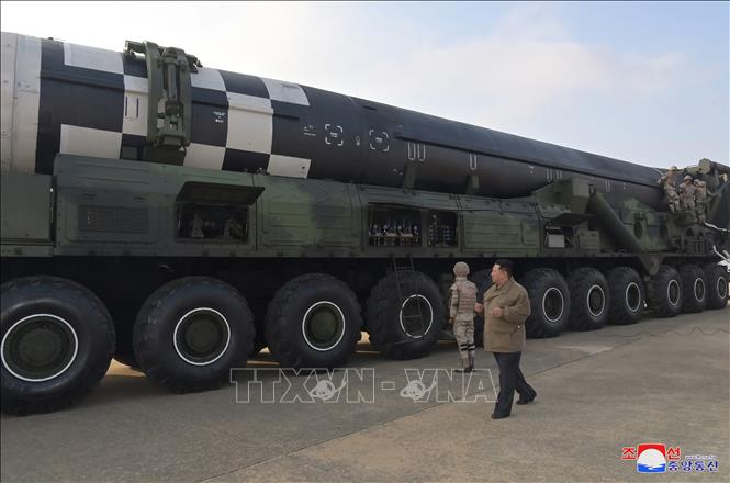 Nhà lãnh đạo Triều Tiên Kim Jong-un giám sát việc phóng thử ICBM - Ảnh thời sự quốc tế - Chính ...