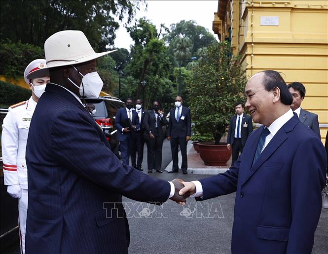 Chủ tịch nước Nguyễn Xuân Phúc hội đàm với Tổng thống Uganda Yoweri ...