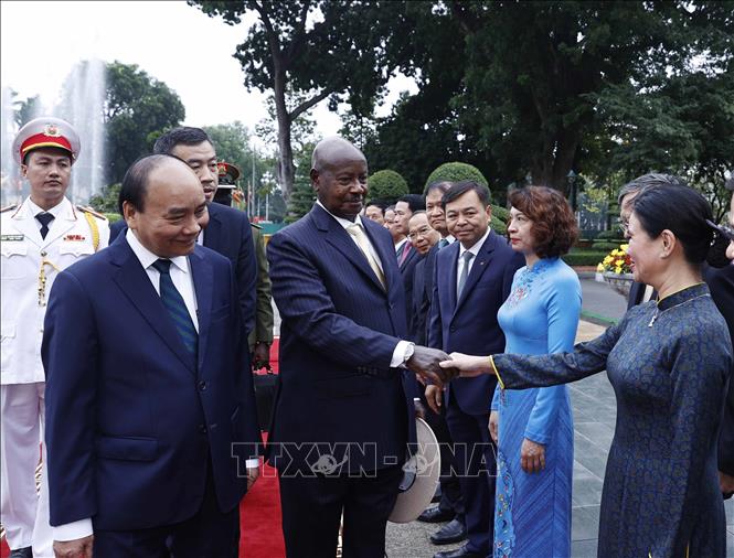 Chủ tịch nước Nguyễn Xuân Phúc hội đàm với Tổng thống Uganda Yoweri ...