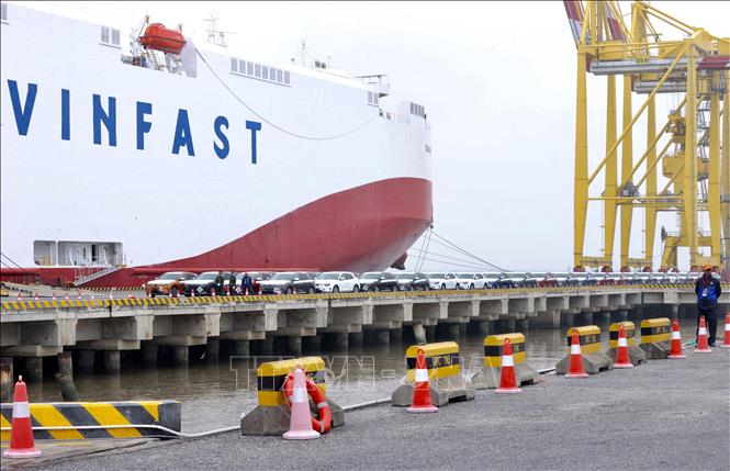 VinFast exports first batch of electronic vehicles to US - VNA Photos ...