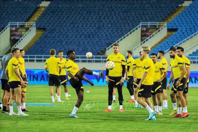 CLB Borussia Dortmund tập làm quen sân Mỹ Đình - Ảnh thời sự trong nước ...