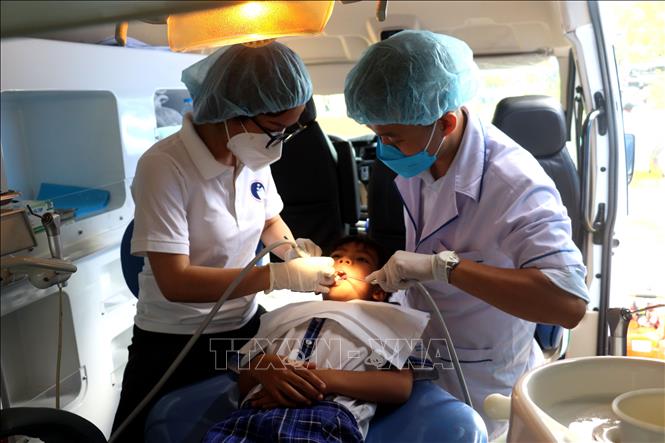 Vĩnh Long: Khám, điều trị và giáo dục chăm sóc sức khỏe răng miệng cho học sinh - Ảnh thời sự ...