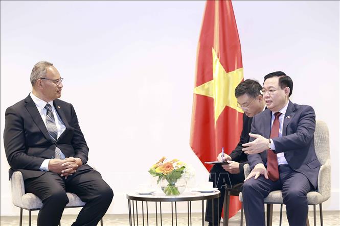 Chủ tịch Quốc hội Vương Đình Huệ tiếp một số doanh nghiệp của New ...