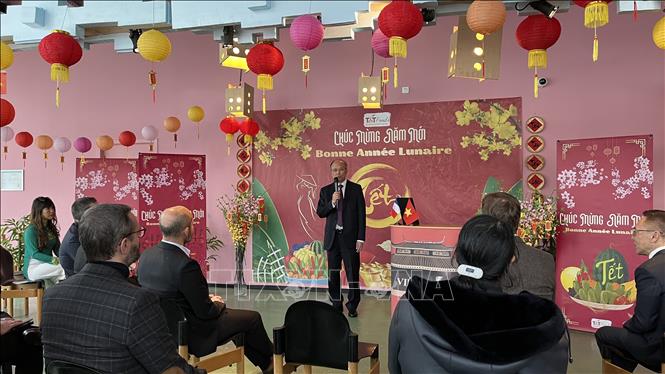 Vietnamese booths launched in French supermarketsPháp) nhân dịp Tết ...