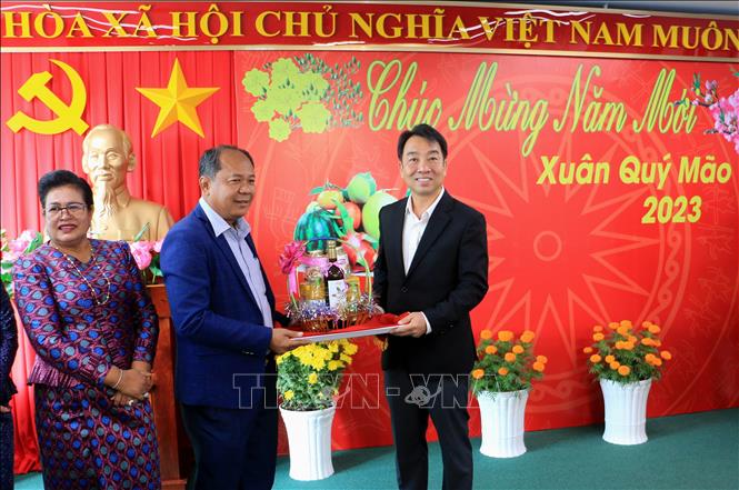 Cambodian province views Vinh Long as important partner - VNA Photos ...