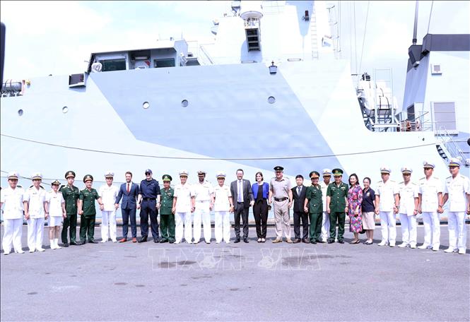 British naval patrol vessel pays friendly visit to HCM City - VNA ...