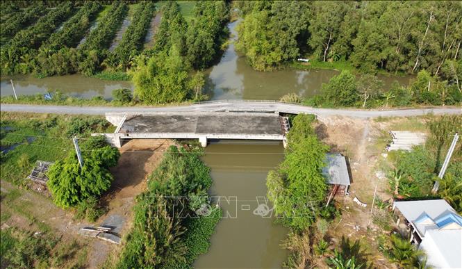 Đồng Tháp: Cầu Gáo Giồng xây dựng nhiều năm nhưng vẫn chưa hoàn thành ...