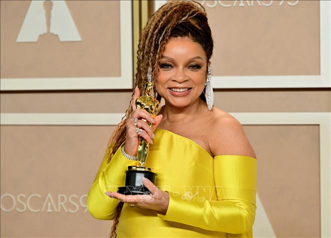 Oscar 2023: Dấu ấn lịch sử của nhà thiết kế da màu Ruth Carter - Ảnh ...