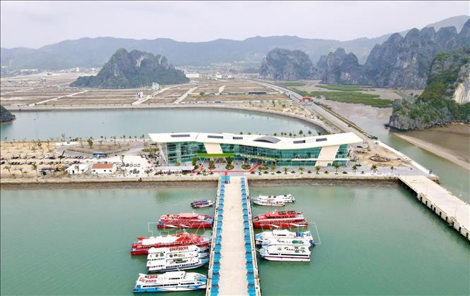 Quang Ninh develops more maritime tourism products - VNA Photos ...