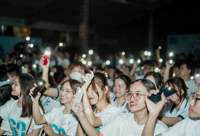 Vietnam saves 298,000 kWh during Earth Hour 2023 - VNA Photos - Vietnam ...