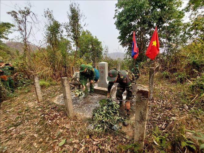 Vietnam-Lao joint border patrol held - VNA Photos - Vietnam News Agency ...