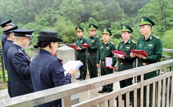 Vietnam, China raise public awareness of laws in border areas - VNA ...