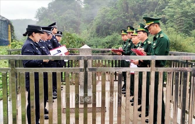 Vietnam, China raise public awareness of laws in border areas - VNA ...