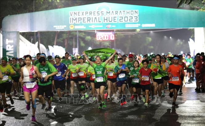 Hæ N 10 500 Váº N ä á Ng Viãªn Tham Gia Giáº I Cháº Y Vnexpress Marathon Imperial