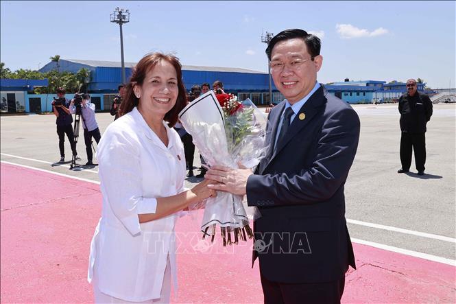 NA Chairman Vuong Dinh Hue arrives in Havana, beginning official visit ...