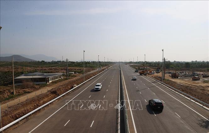 Two sections of eastern North-South Expressway open to traffic - VNA Photos - Vietnam News ...