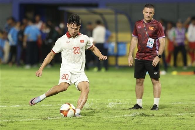SEA Games 32: U22 Việt Nam thắng U22 Lào 2 - 0 trong trận ra quân môn Bóng đá nam - Ảnh thời sự ...