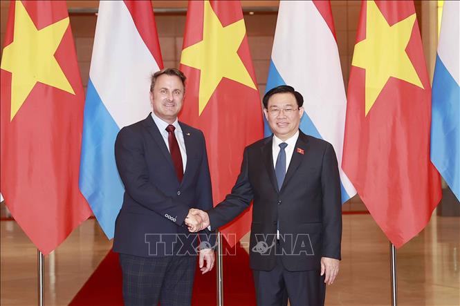 Chủ tịch Quốc hội Vương Đình Huệ hội kiến Thủ tướng Luxembourg Xavier ...