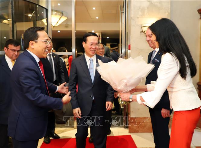 President arrives in London, beginning visit to attend coronation of ...