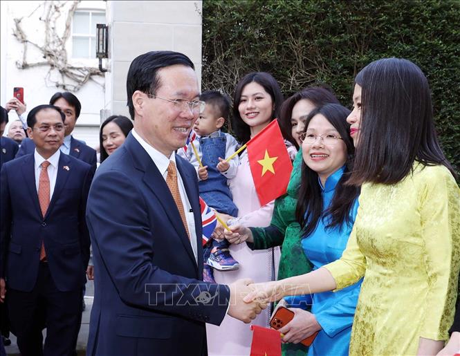 President arrives in London, beginning visit to attend coronation of ...