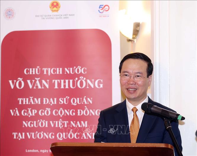 President arrives in London, beginning visit to attend coronation of ...