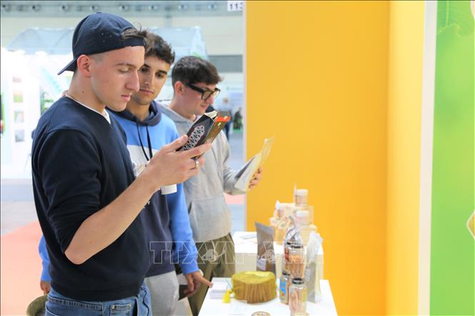 Vietnam showcases farm produce at Macfrut trade fair in Italy - VNA ...