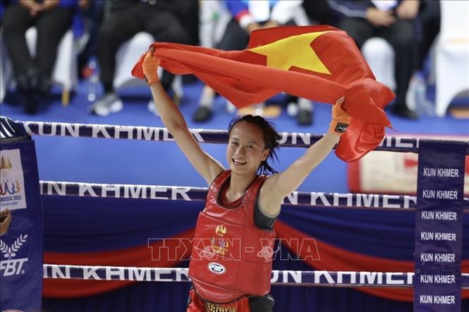 SEA Games 32: VĐV Tạ Thị Kim Yến giành HCV môn Kun Khmer hạng 48kg ...