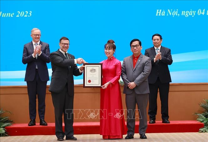 Thủ tướng Phạm Minh Chính và Thủ tướng Australia Anthony Albanese chứng ...