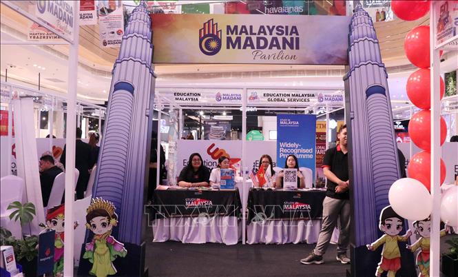 Exhibition kicks off Malaysia Madani Week in HCM City - VNA Photos ...