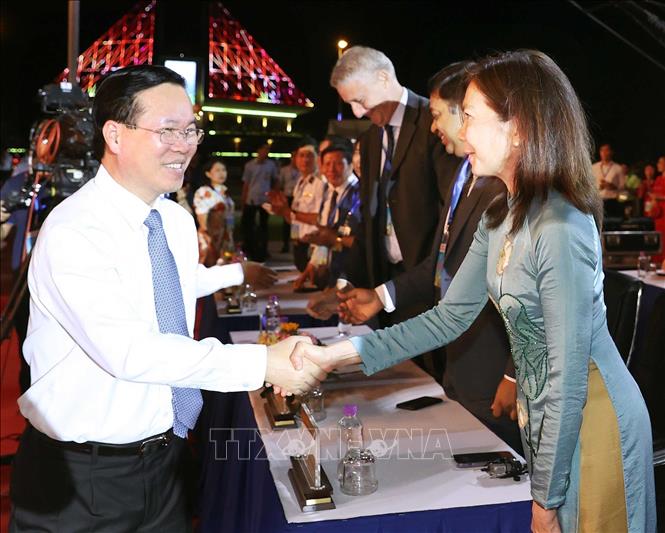Ninh Thuan receives UNESCO certificate for Cham people's pottery making ...