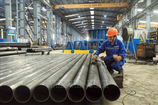 Steel prices drop for 10th straight month in May - VNA Photos - Vietnam ...