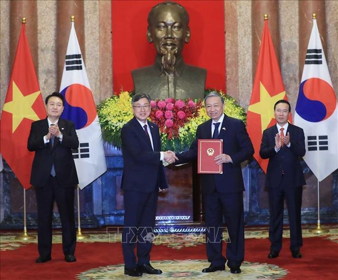 Vietnam, RoK Presidents witness exchange of cooperation documents - VNA ... Vietnam, RoK Presidents witness exchange of cooperation documents - VNA ...