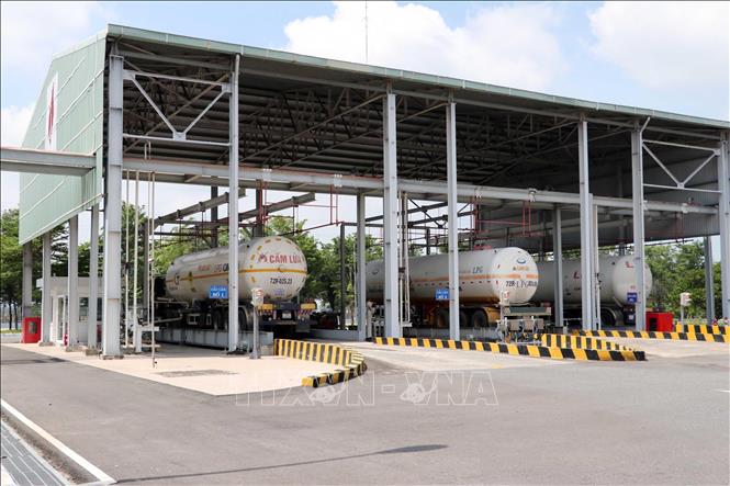 Thực hiện tốt việc bơm hút khí từ tàu chở LNG nhập khẩu đầu tiên vào Việt Nam Maran Gas Achilles ...