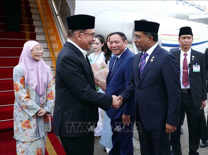 Thủ tướng Malaysia Anwar Ibrahim bắt đầu thăm chính thức Việt Nam - Ảnh ...