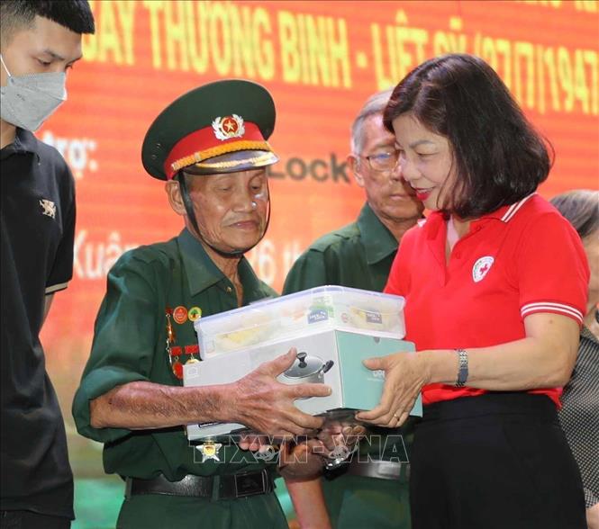 Các cấp hội Chữ thập đỏ Hà Nội thiết thực tri ân người có công - Ảnh thời sự trong nước - Văn ...