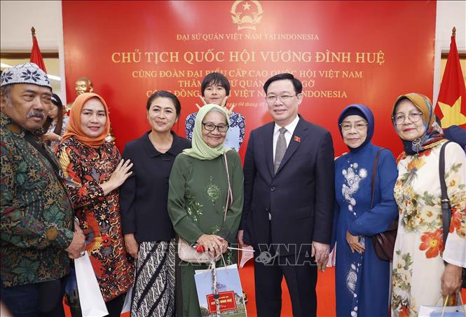 NA Chairman meets with representatives of Vietnamese community in ...