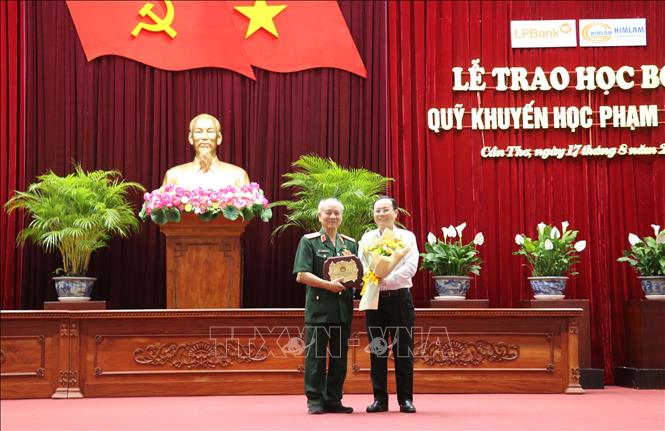 Lễ trao học bổng Khuyến học Phạm Văn Trà tại thành phố Cần Thơ - Ảnh ...