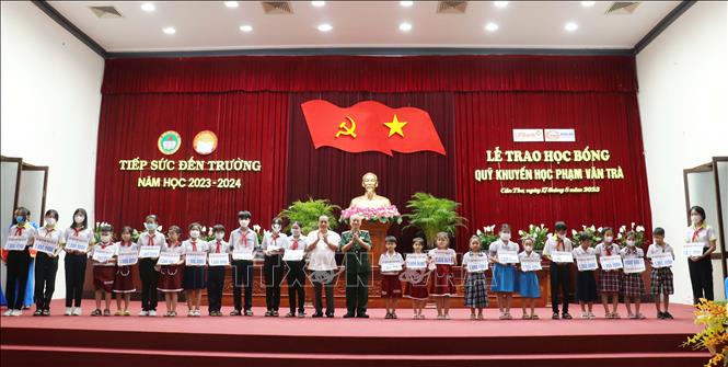 Lễ trao học bổng Khuyến học Phạm Văn Trà tại thành phố Cần Thơ - Ảnh ...