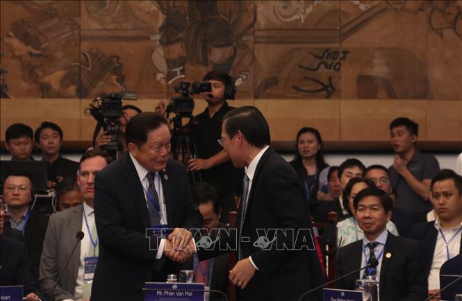 Lãnh đạo Tp. Hồ Chí Minh gặp gỡ các Tập đoàn hàng đầu về phát triển xanh trong “CEO 100 Tea ...