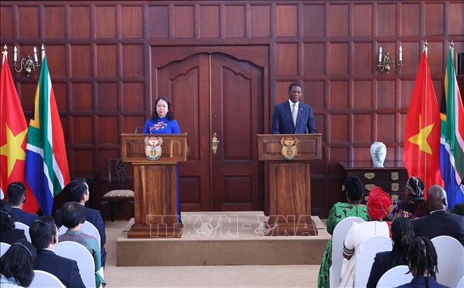 Vice State President holds talks with South African counterpart - VNA ...