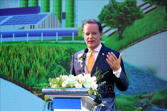 Netherlands’ De Heus opens aquatic feed factory in Can Tho - VNA Photos ...