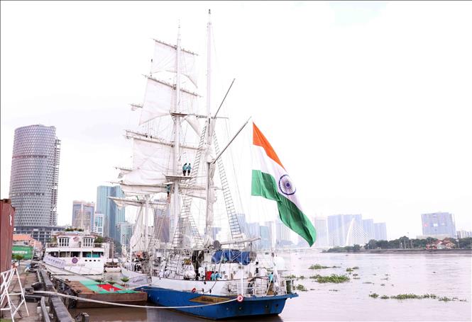 Indian sailing training ship visits HCM City - VNA Photos - Vietnam ...