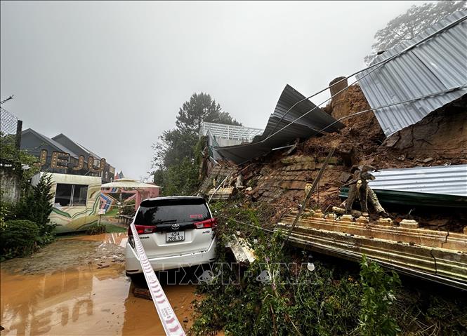 Sạt lở bờ taluy tại Đà Lạt - Ảnh thời sự trong nước - Kinh tế - Thông ...